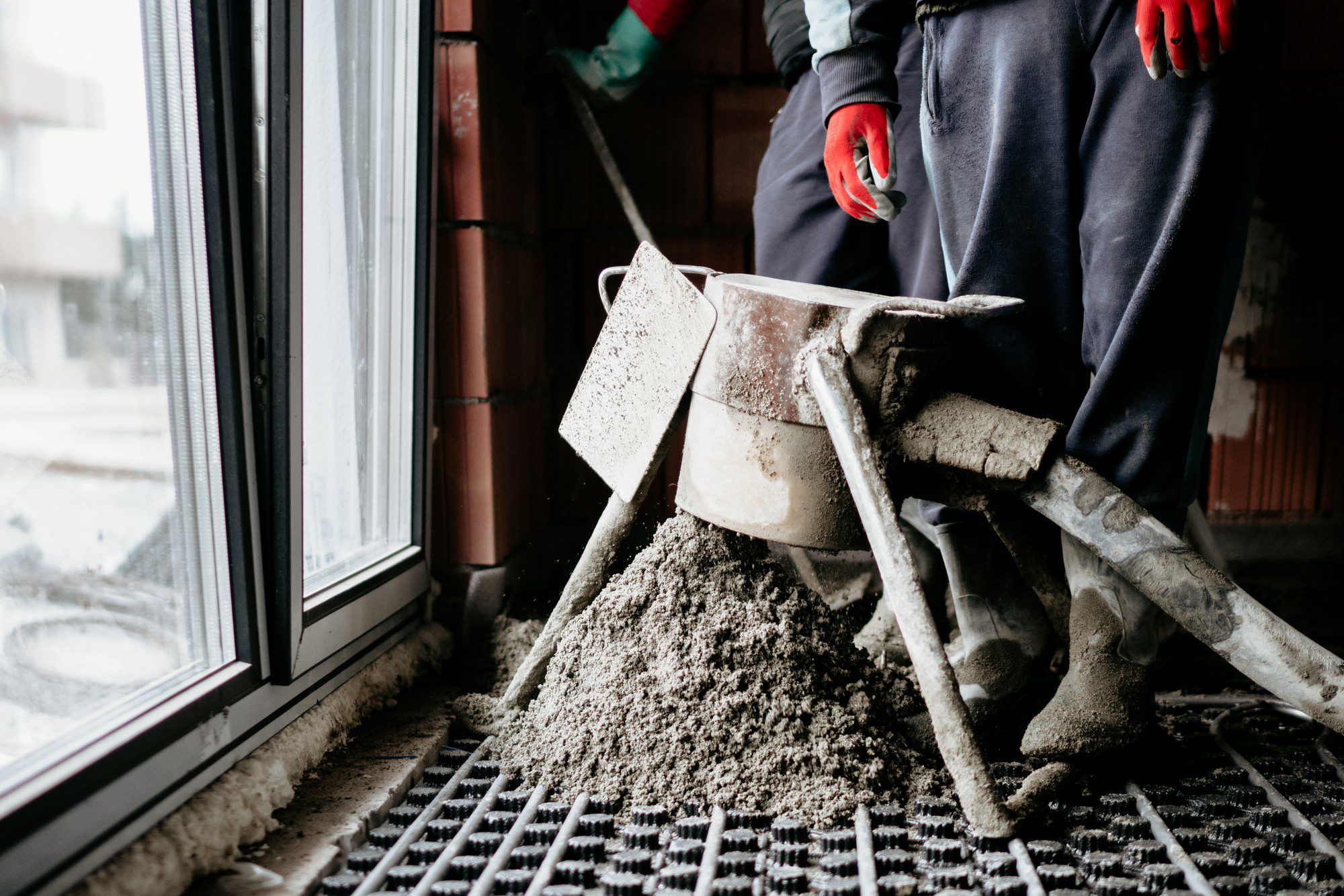 A Comprehensive Guide to Liquid Screed | John Stanley Plastering